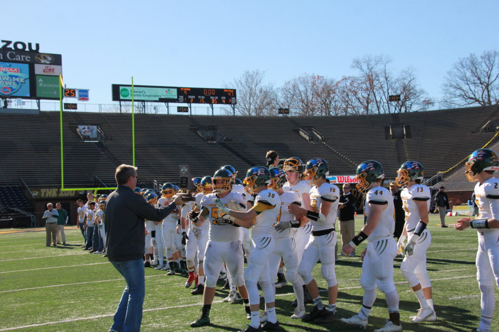 Spoofhounds deliver dominating performance in Class 3 state title win ...